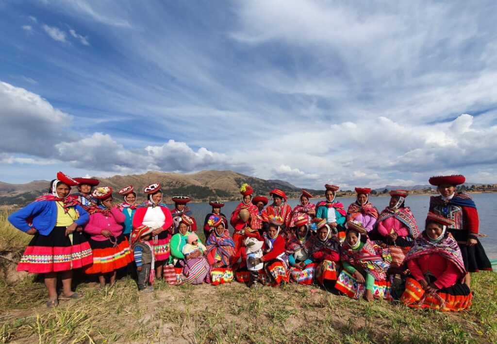 Photos from Capacity-building for rural women artisans in Peru ...