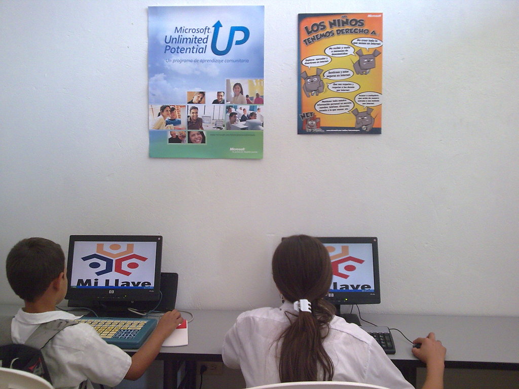 Youth Empowerment in Colombia through Technology - GlobalGiving