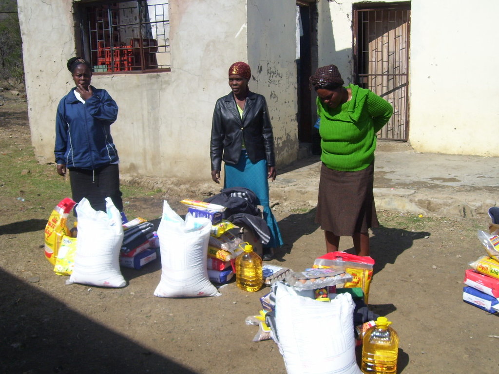 Social support to 100 needy families in Ladysmith - GlobalGiving