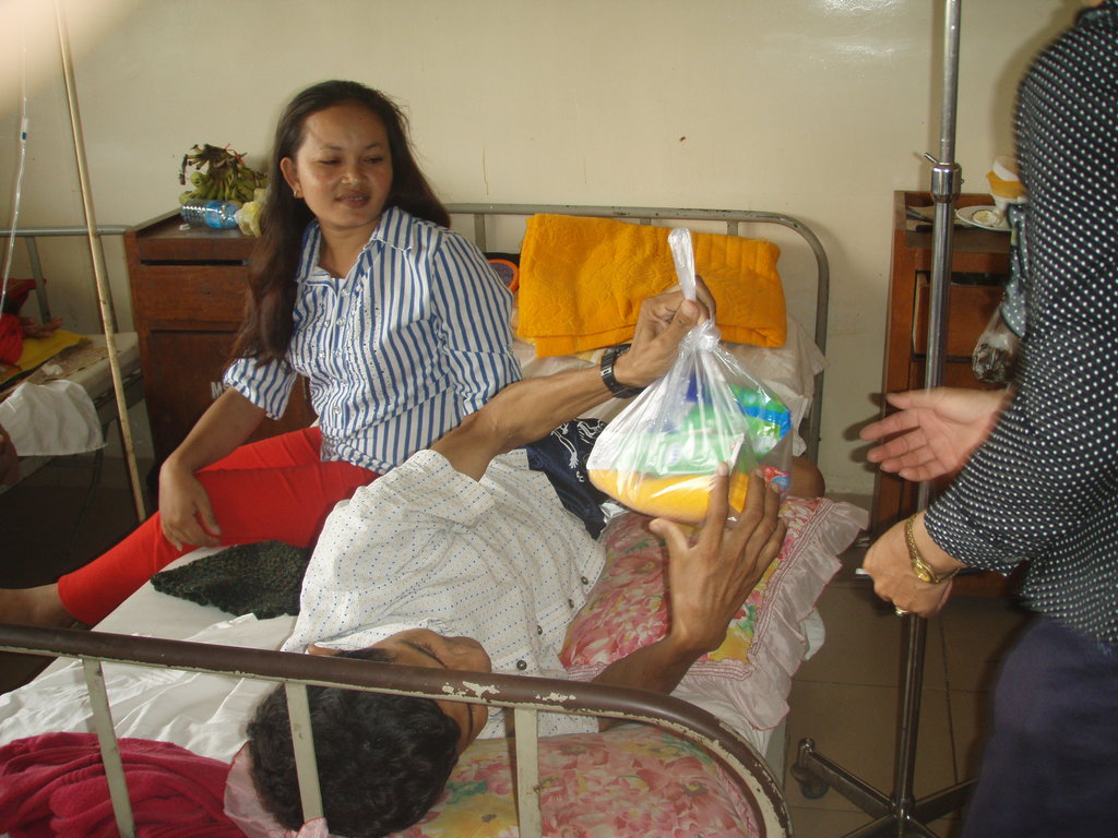 Supporting HIV patients access to treatment - GlobalGiving