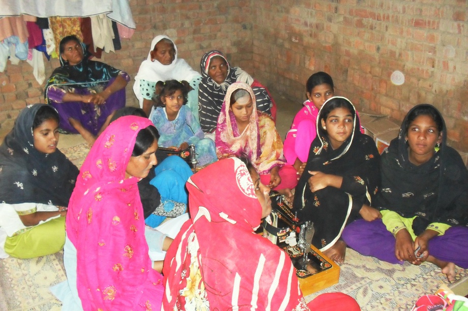 Empower 200 Women via Career Education in Pakistan - GlobalGiving