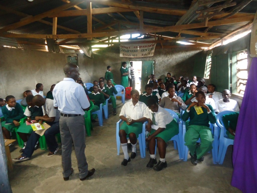 Support 12 informal schools with local volunteers - GlobalGiving