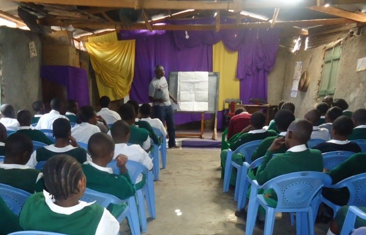 Support 12 informal schools with local volunteers - GlobalGiving