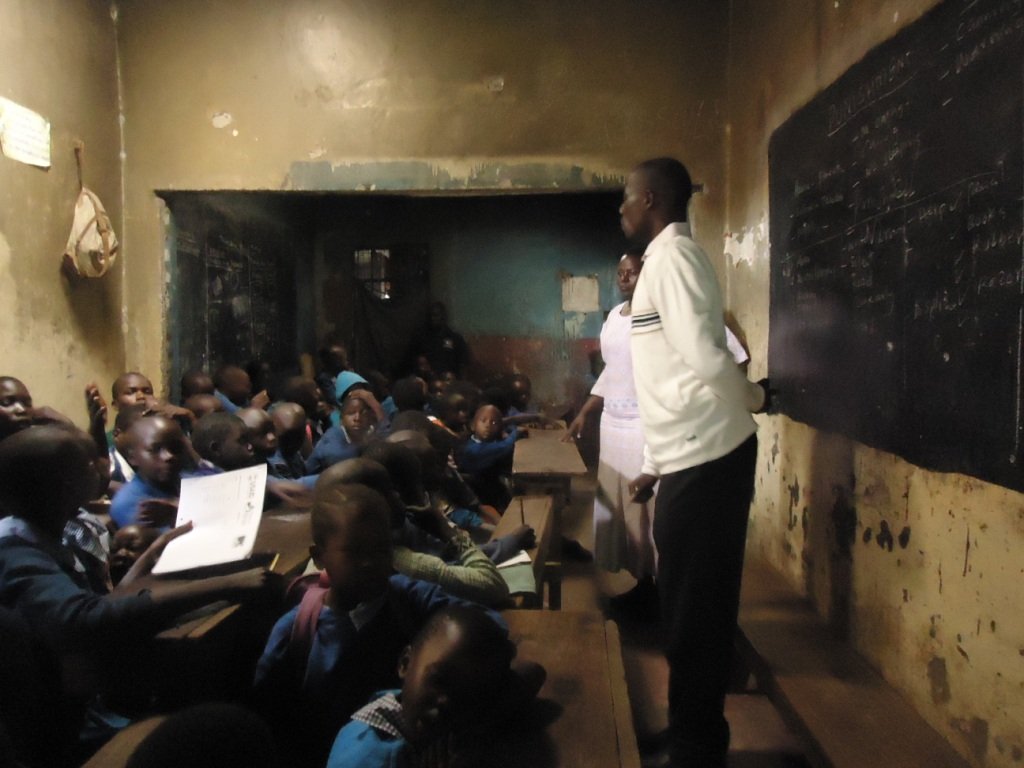 Support 12 informal schools with local volunteers - GlobalGiving