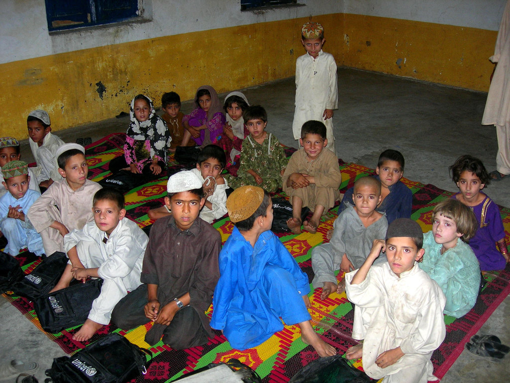 Educate 300 Children with Nutrition in Pakistan - GlobalGiving
