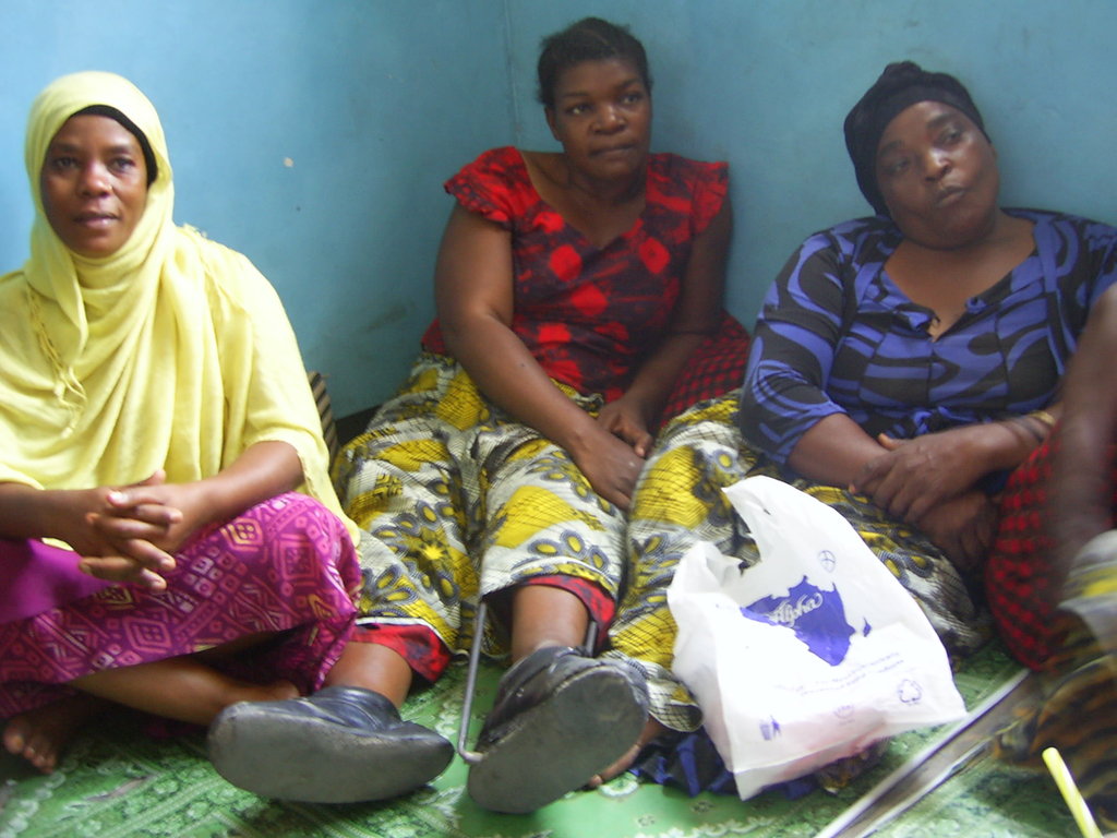 Support 300 poor women to earn income in Tanzania - GlobalGiving