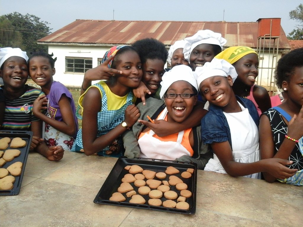 Support students in Uganda create an e-library - GlobalGiving