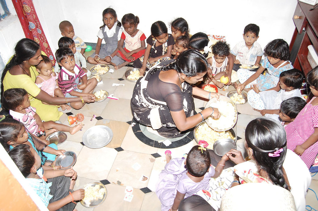 Provide midday meal for poor kids in CrecheCenters - GlobalGiving