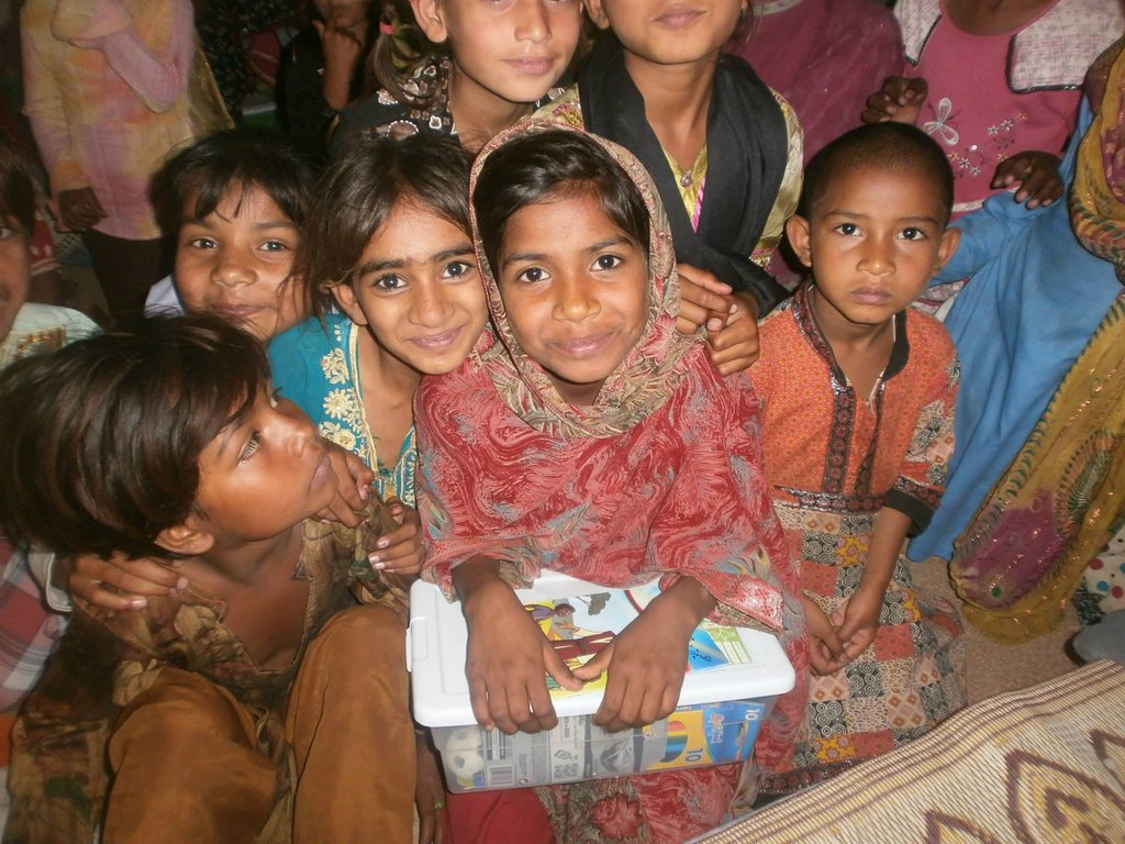 Donate to Christmas gifts for 100 poor children in Pakistan - GlobalGiving