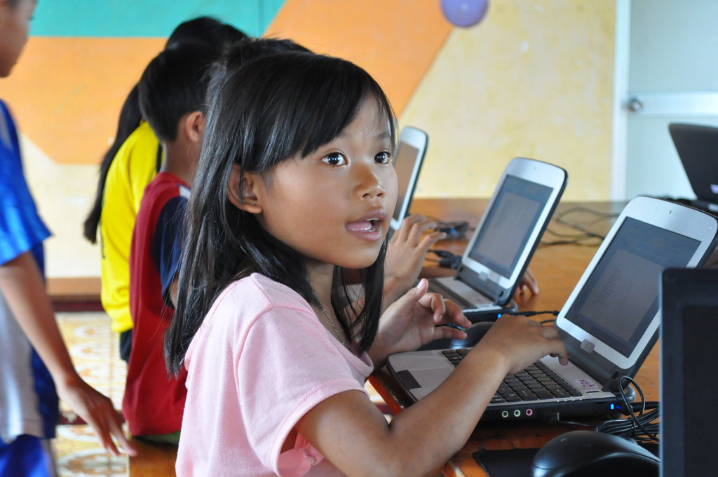 Equip Mobile Learning Lab for 450 Vietnam orphans - GlobalGiving