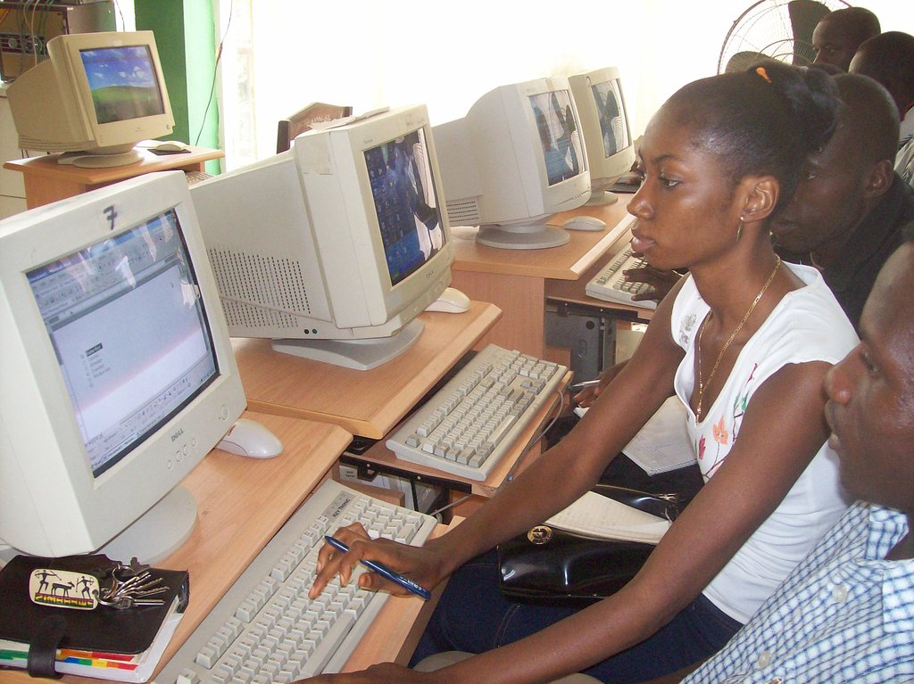 Provide Computers & Computer Training for 25 Youth - GlobalGiving