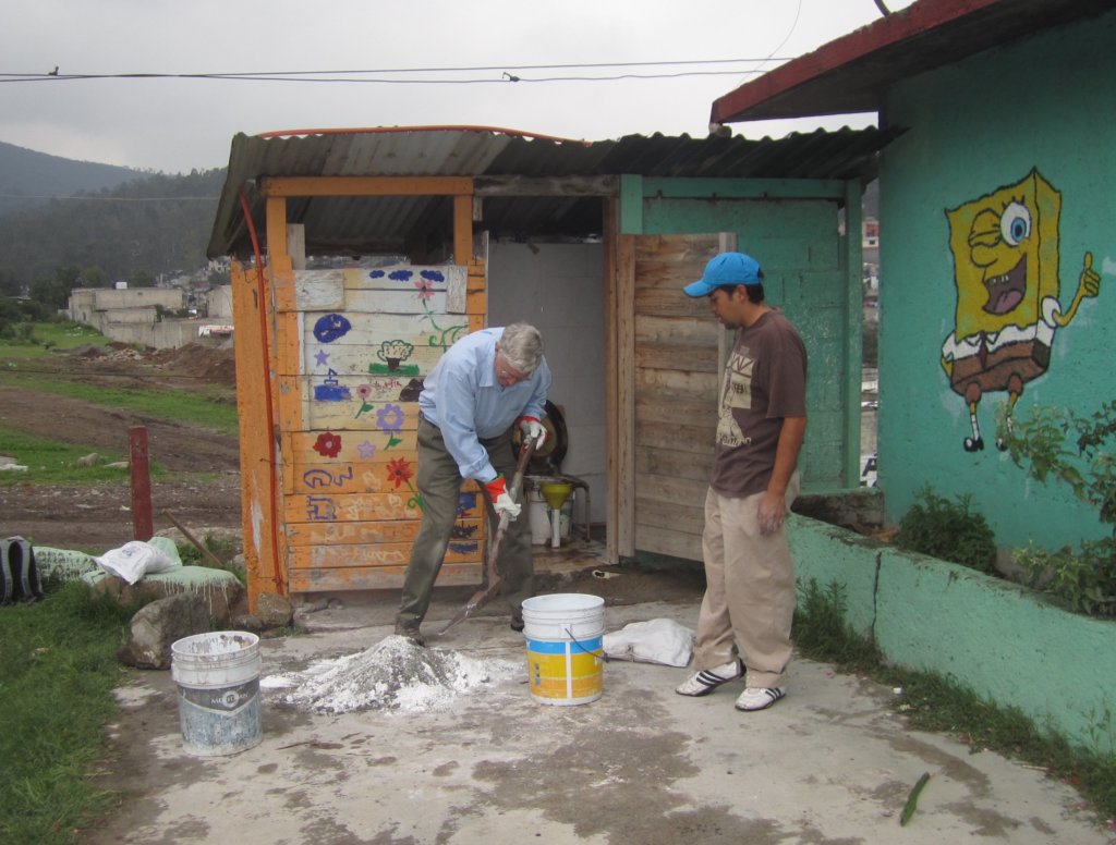 Build a new latrine for 200 students in Mexico - GlobalGiving
