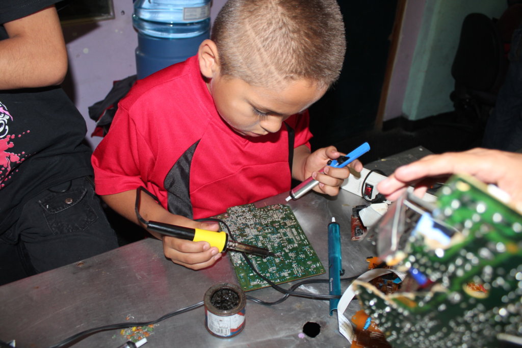 Reports on Support Young Aspiring Mexican Tech Inventors - GlobalGiving