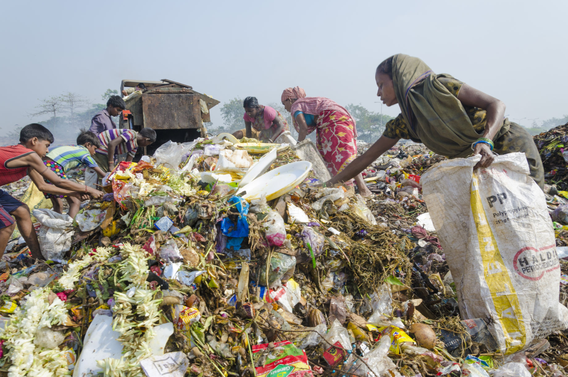 Give new life to 30 women working on dump in India - GlobalGiving