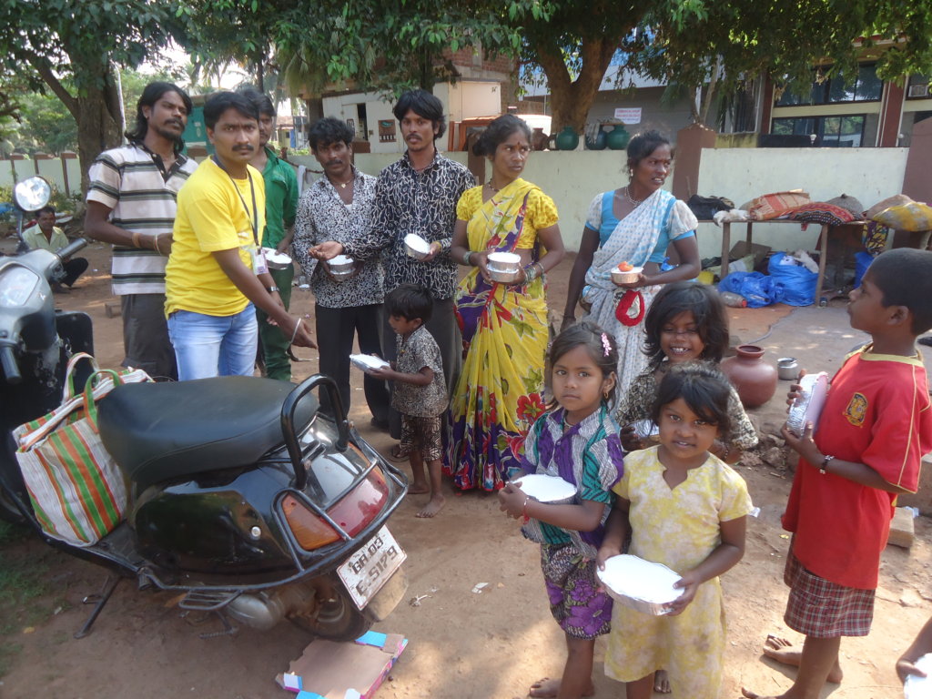 Feed Hot & Nutritious meal to slum dwellers INDIA - GlobalGiving