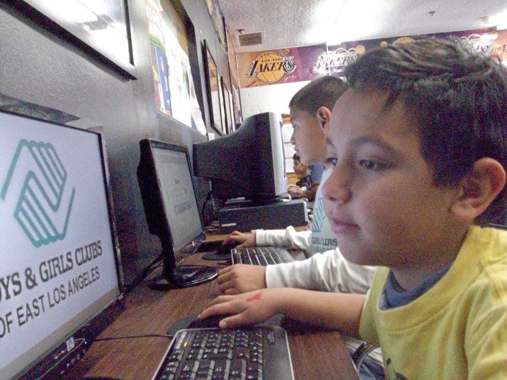 Computers & Broadband for 500+ Youth - GlobalGiving