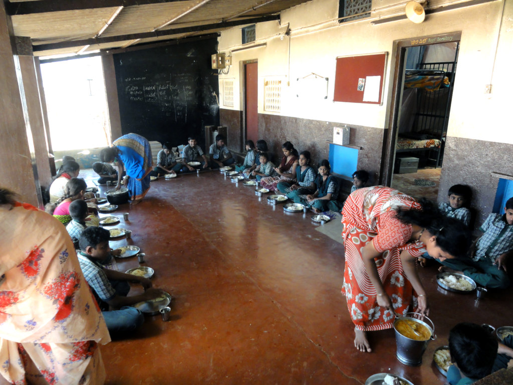 Feeding Lunch to 100 Deprived Children - GlobalGiving