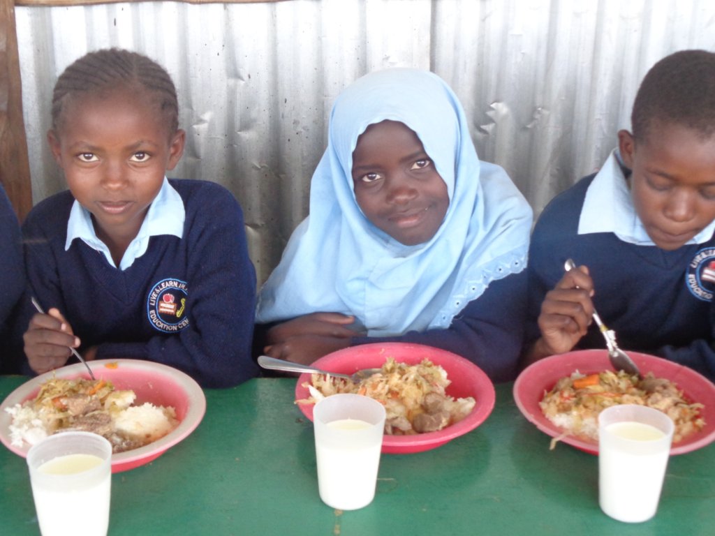 Let's keep food on 480 children's plates in Kenya - GlobalGiving