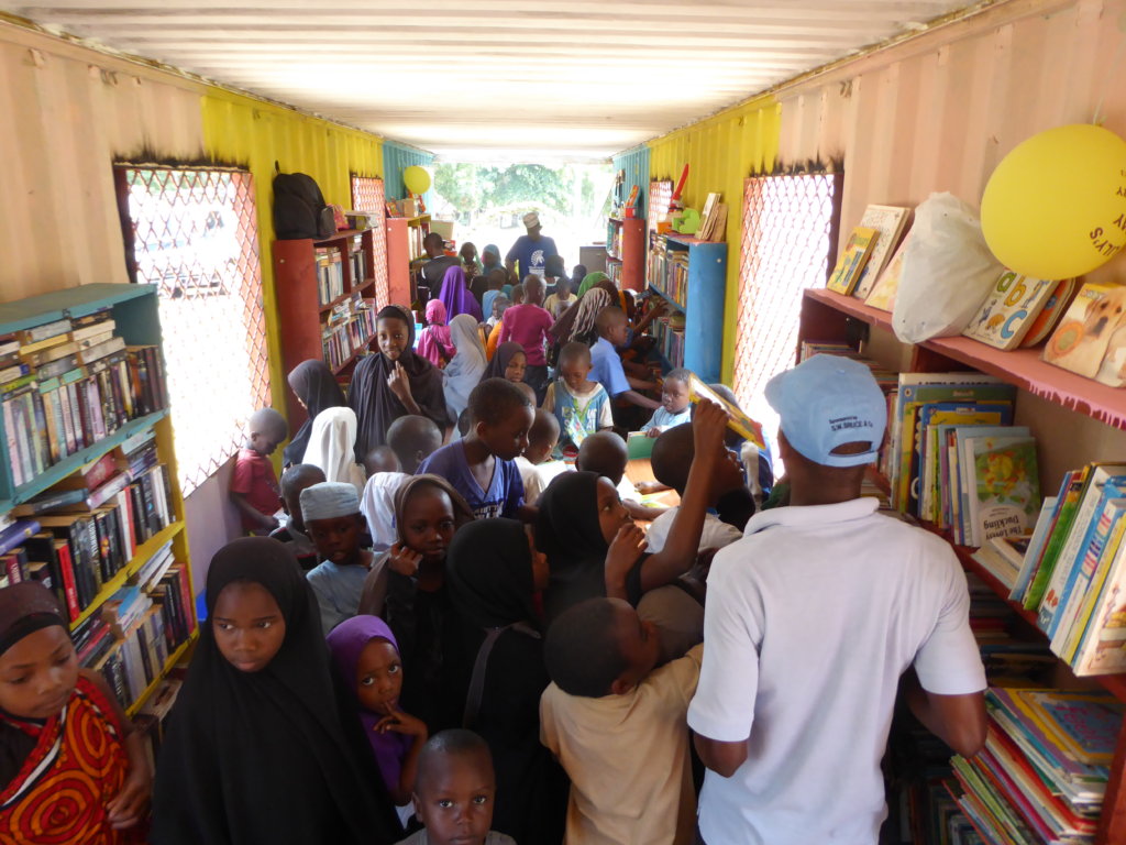 Bringing books To Over 10 000 Children In Kenya GlobalGiving bringing-books-to-over-10-000-children-in-kenya-globalgiving