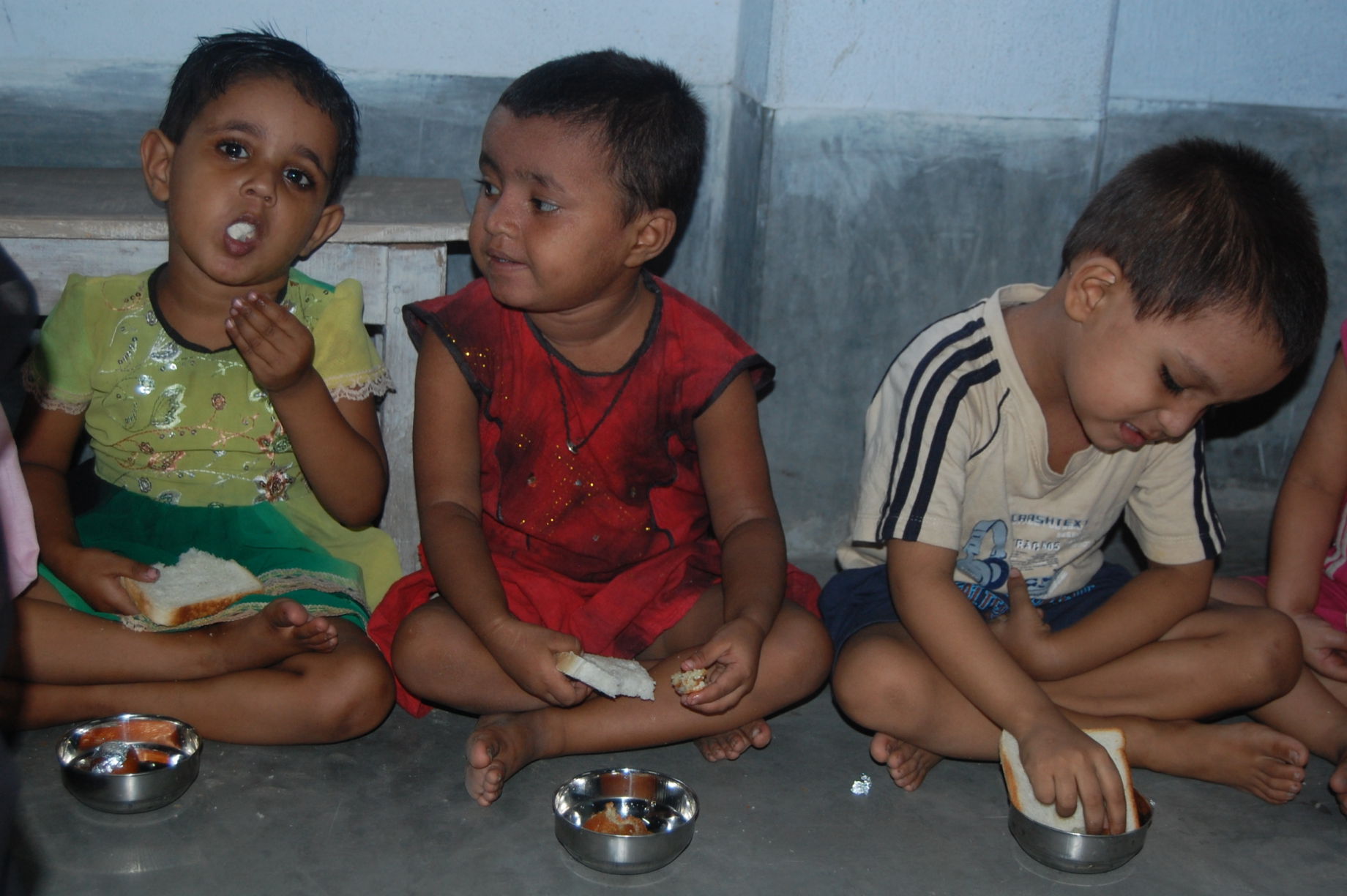 Help to get breakfast for 500 Poor Kids at school - GlobalGiving