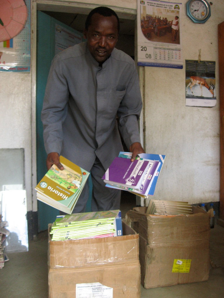 Supply Textbooks for 10 Classrooms in Tanzania - GlobalGiving