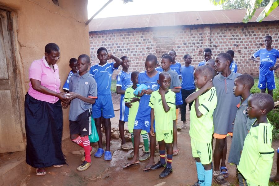 Computer laboratory for 430 children in Uganda - GlobalGiving