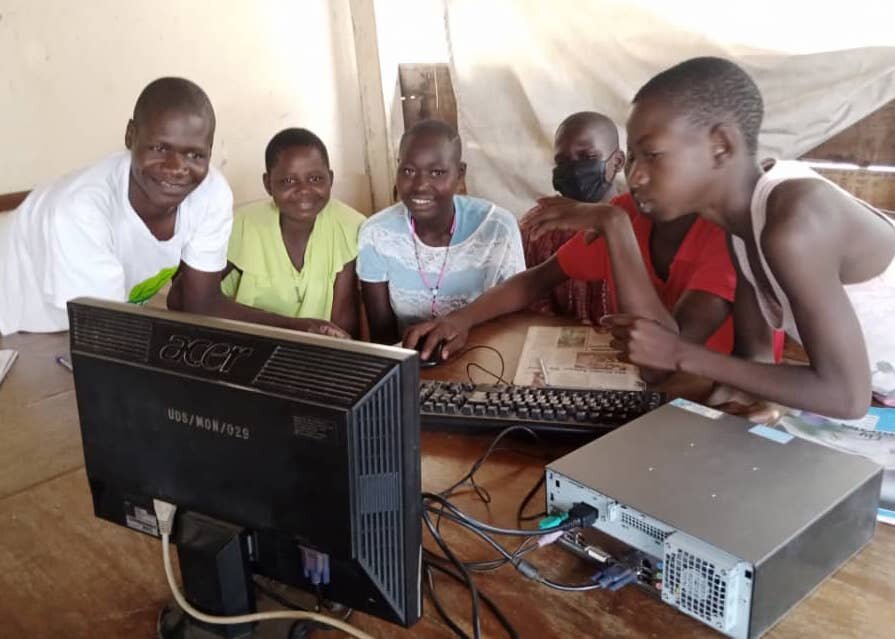 Digital skills to empower women & youth in Uganda - GlobalGiving