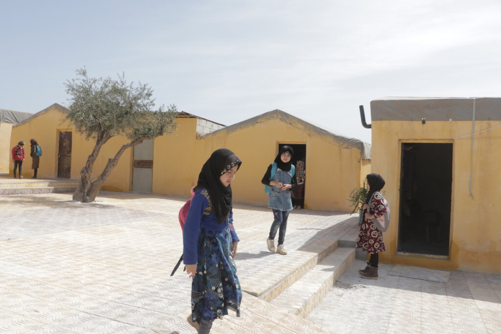 Build classrooms and teach kids in Syrian camps - GlobalGiving