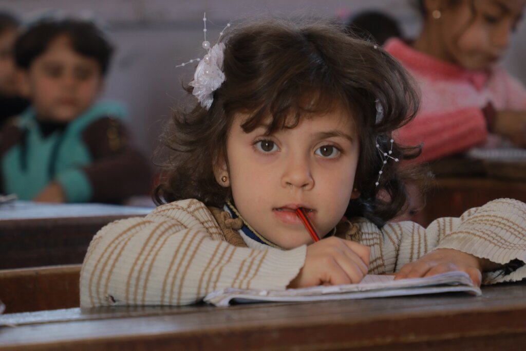 Build classrooms and teach kids in Syrian camps - GlobalGiving