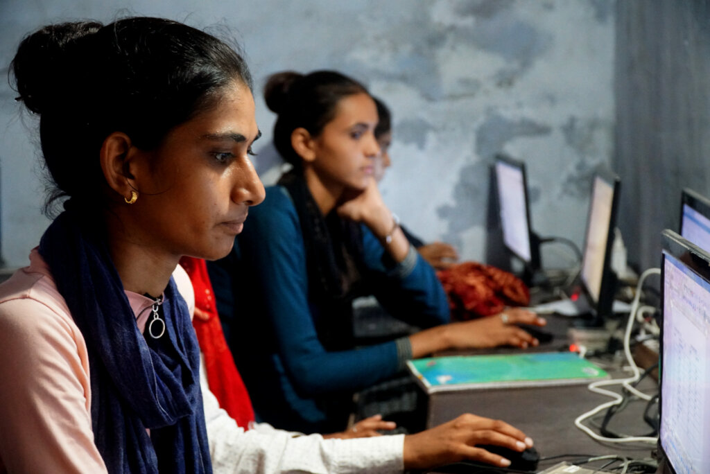 Mobile Learning Units make Rajasthan future ready - GlobalGiving