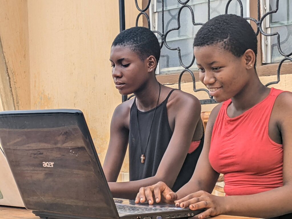 Help young women in Togo end computer illiteracy - GlobalGiving