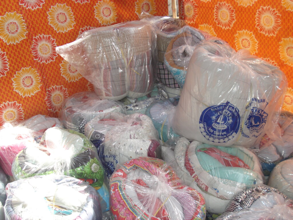 Warm clothes & blankets for 50 homeless children - GlobalGiving