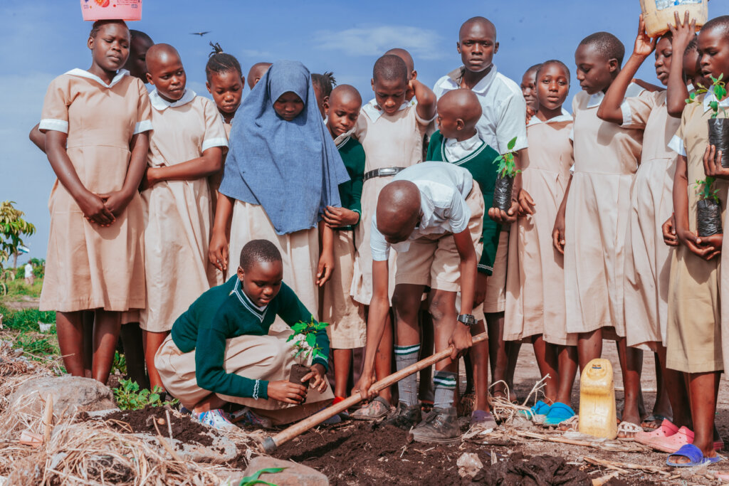 Clean Water & Food Forest for 300+ Kenyan children - GlobalGiving