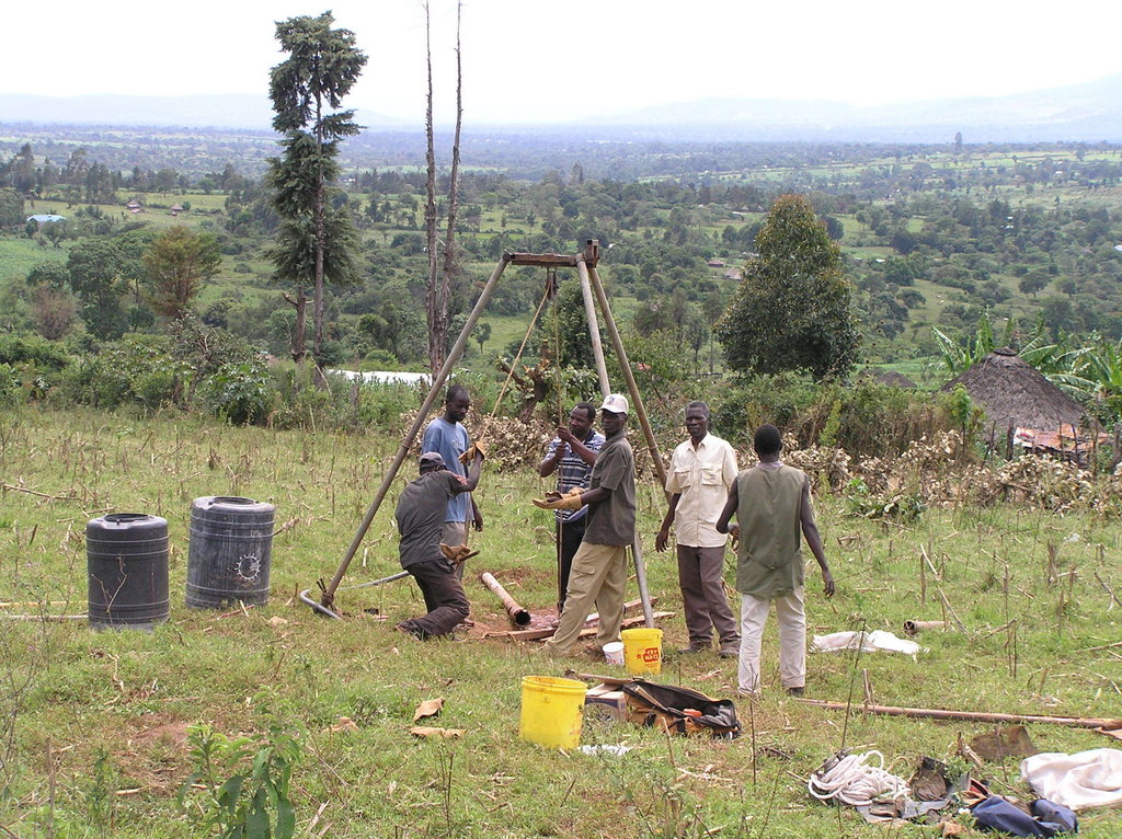 PLANTING TREES IN 50 SCHOOLS IN KENYA - GlobalGiving