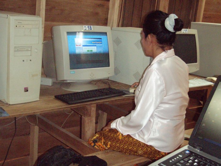 Computer and English training for children in Laos - GlobalGiving