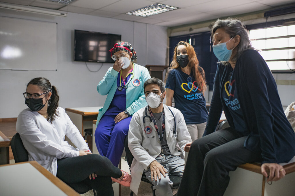 Helping young Venezuelan doctors scholarship - GlobalGiving