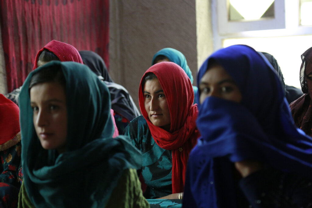 Provide relief to women in Afghanistan - GlobalGiving