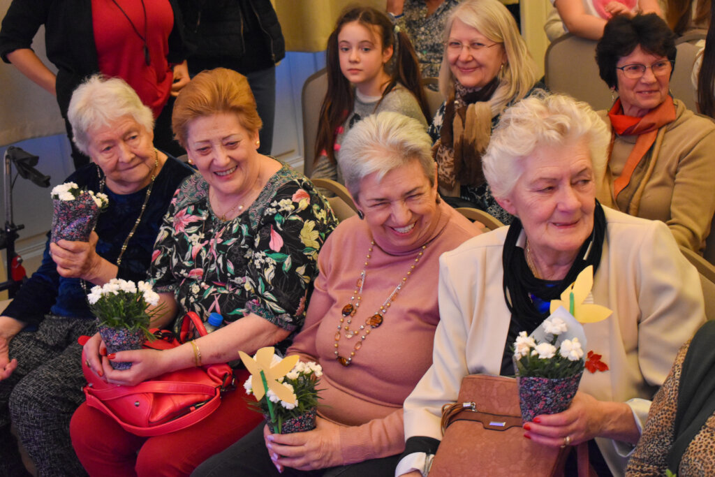 Donate to Let's help lonely elderly living in Hungary - GlobalGiving