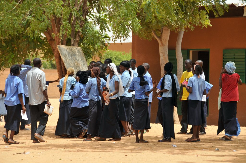 Help 80 Secondary Pupils in Niger Read and Write - GlobalGiving