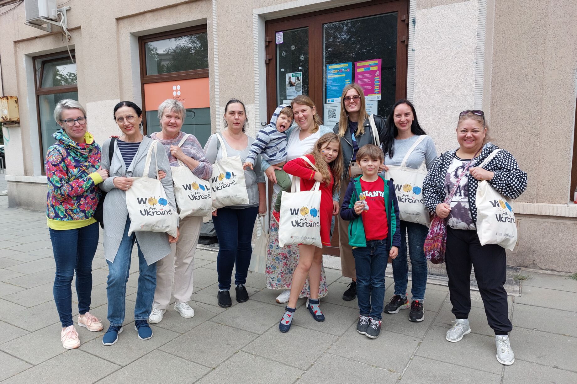 Wool craft groups used to support refugees - GlobalGiving