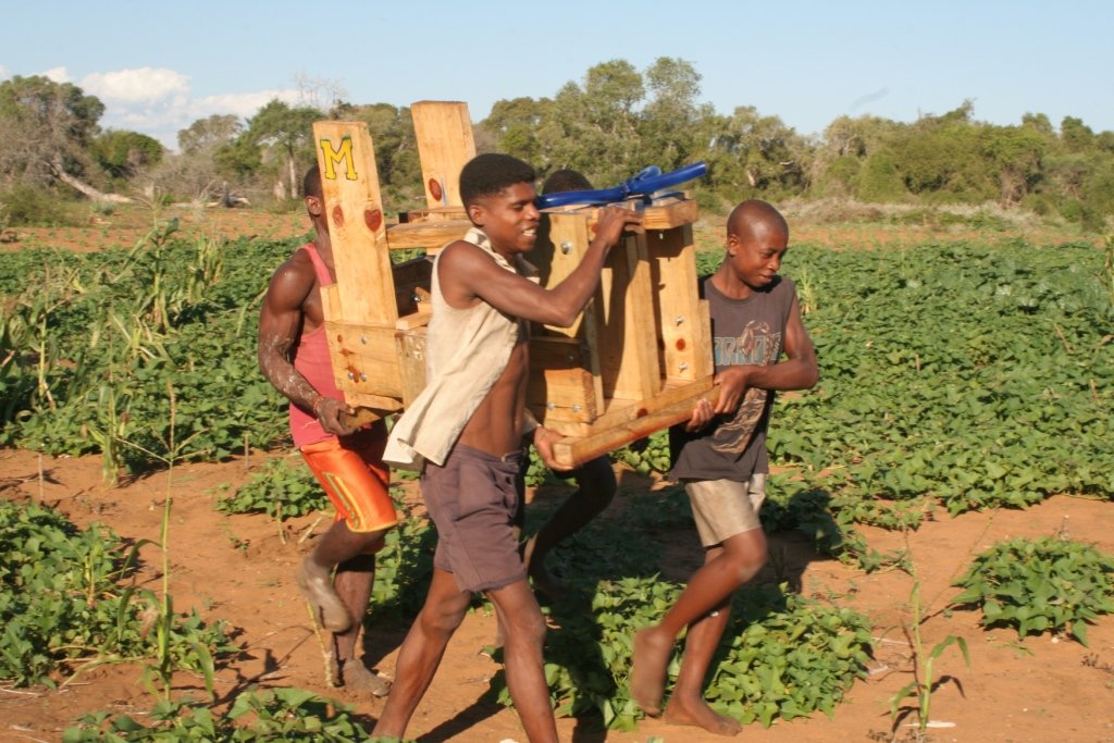 Construct Community Outreach Center, SW Madagascar - GlobalGiving