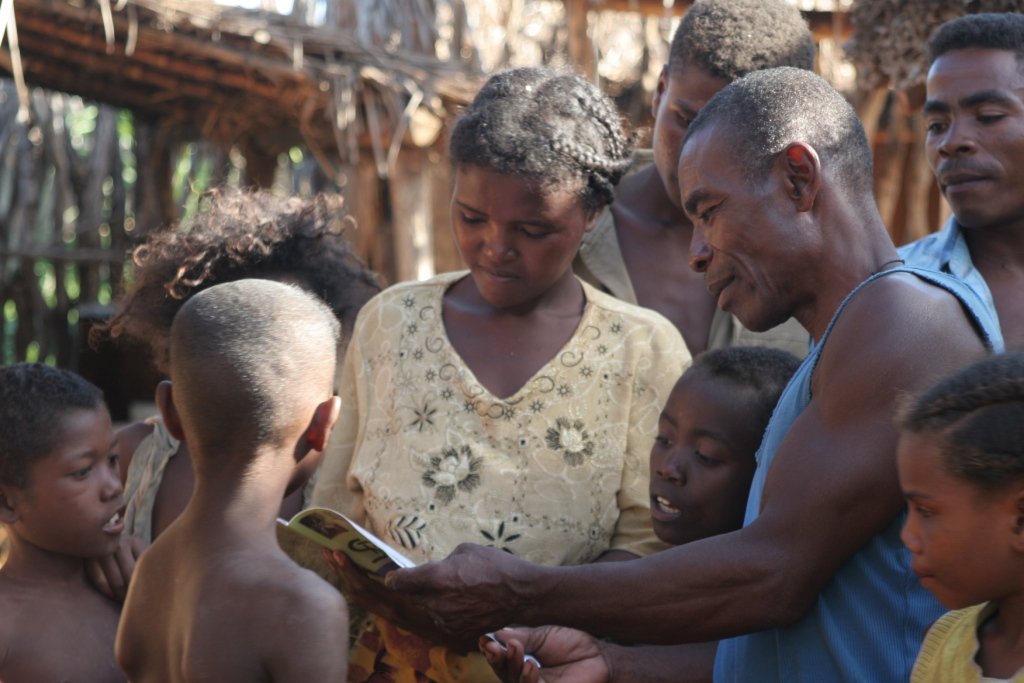 Construct Community Outreach Center, SW Madagascar - GlobalGiving