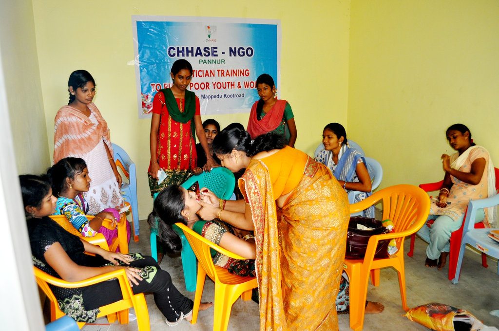 Train Women to Earn & Live. Break poverty. - GlobalGiving