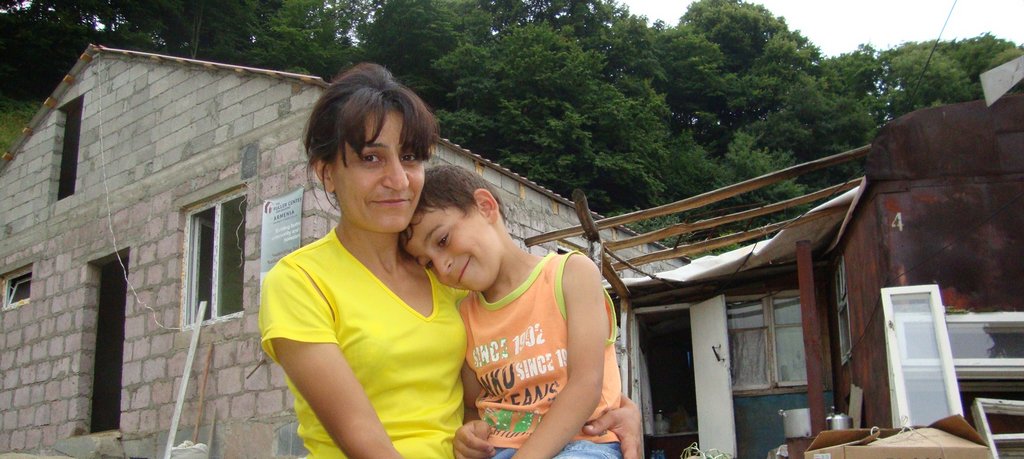 Helping 2 low income families in housing poverty - GlobalGiving