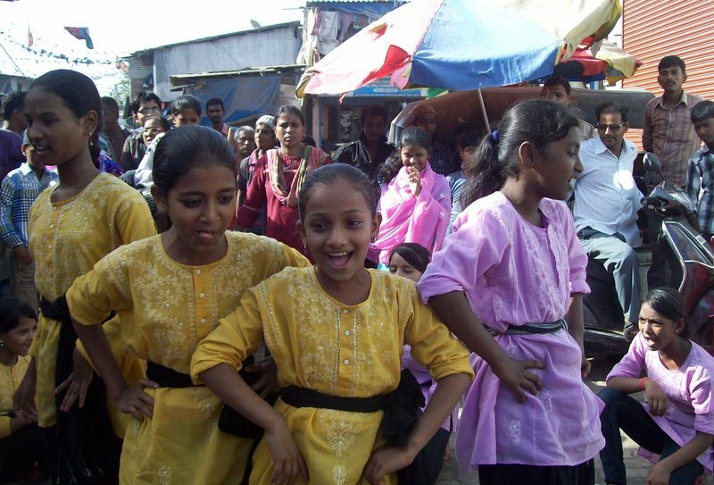 Life skills training of 300 girls in Mumbai slums - GlobalGiving